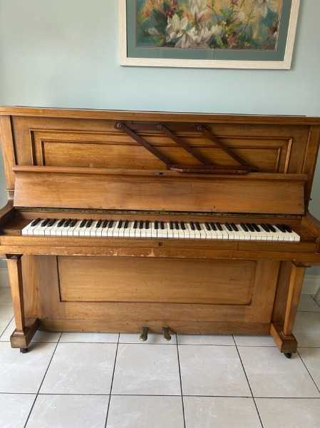 Freecycle: Upright piano